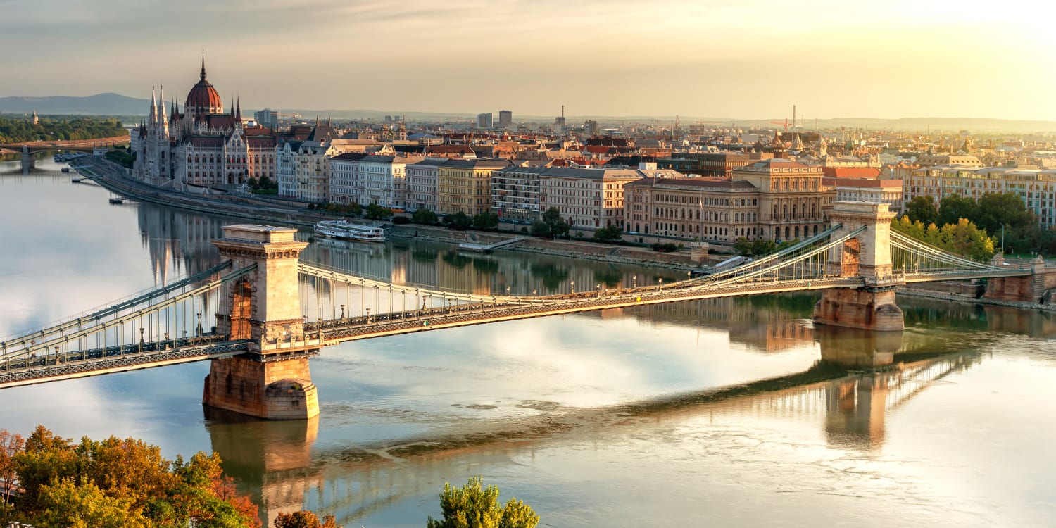Private jet charter from London to Budapest - Kull Jet