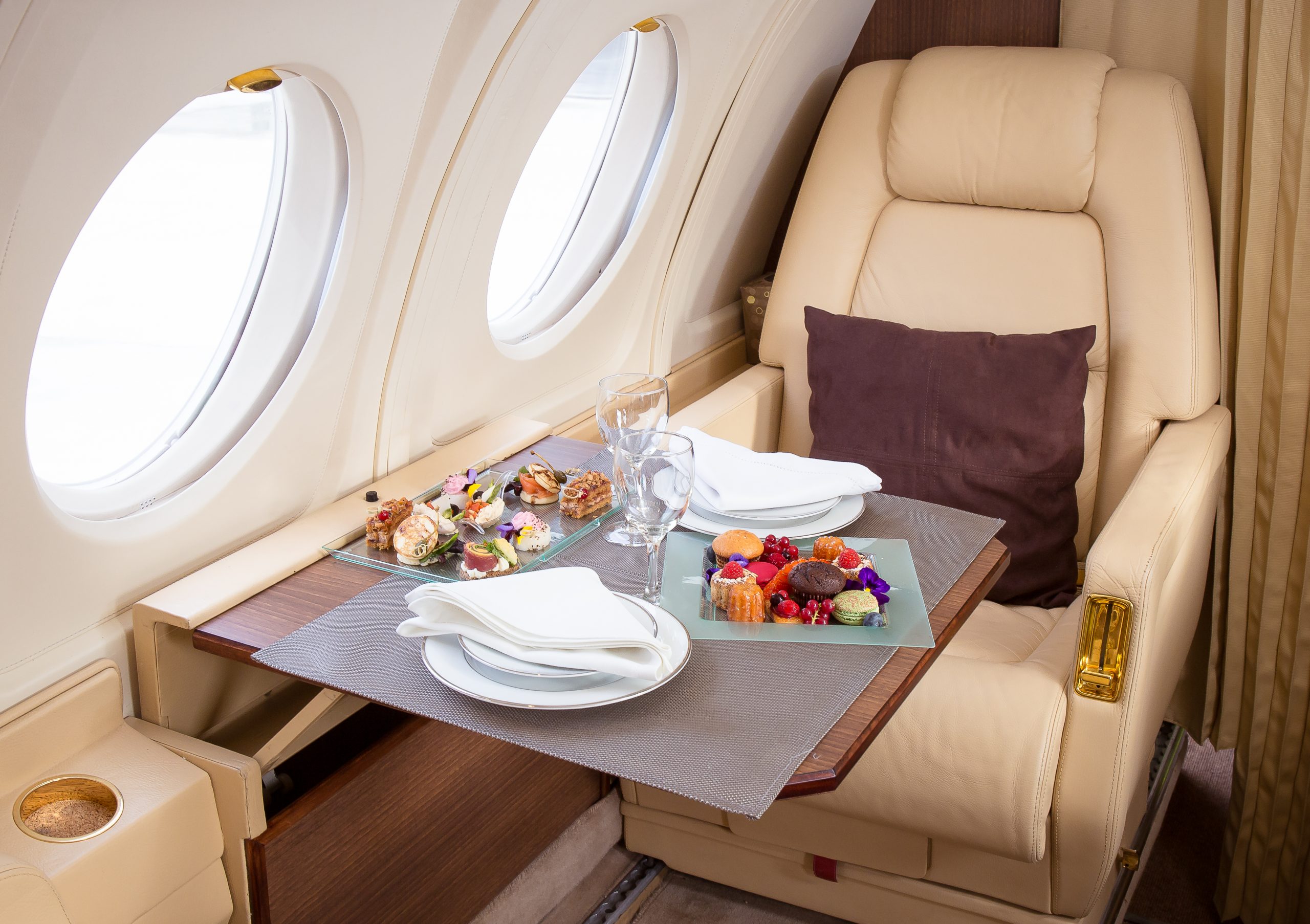 Dinner on the Plane | From Restaurant | Book with Kulljet.aero